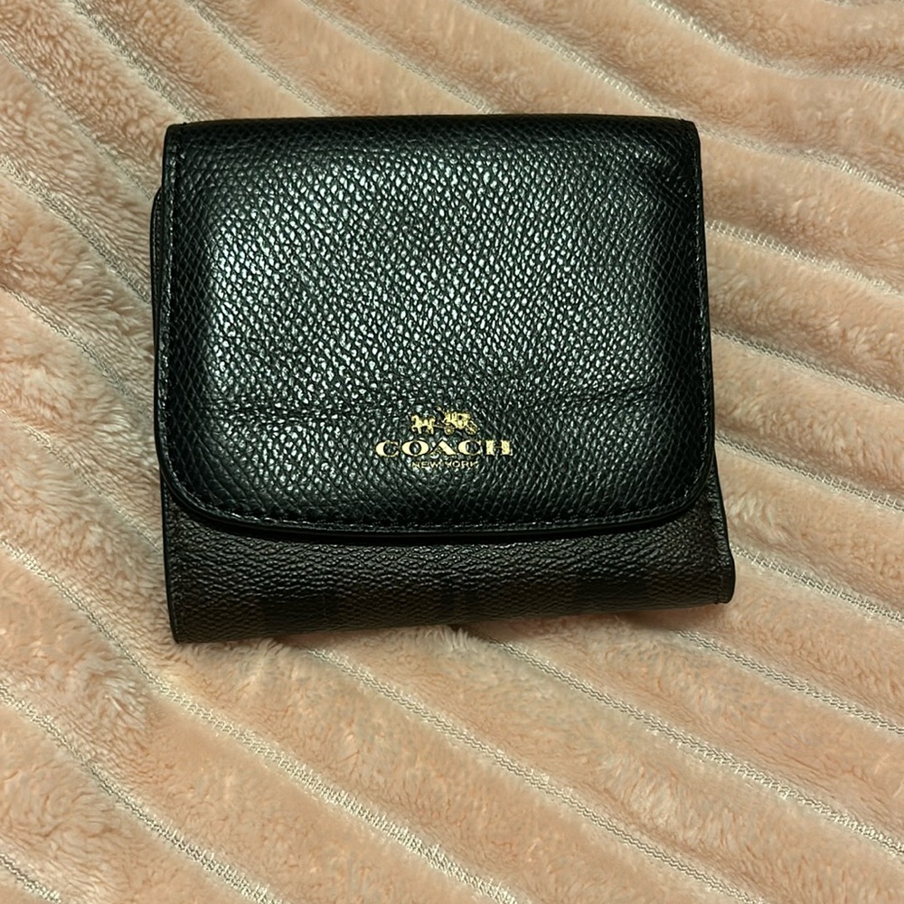 Coach Wallet Trifold Signature Logo Buttoned Closures - Gem